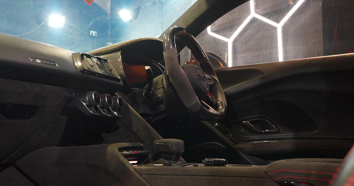 Bagged Audi R8 V10 | Fast Car