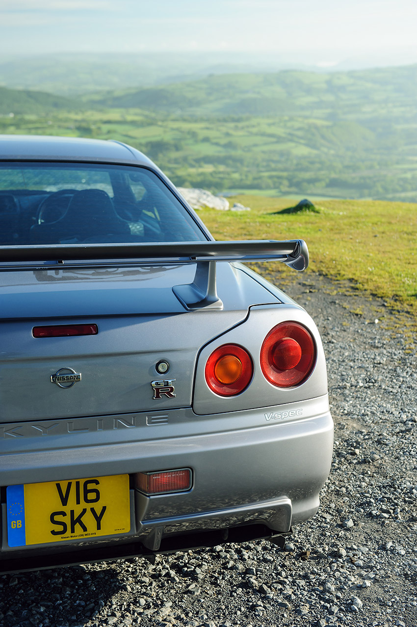 Nissan Skyline GT-R R34 Buyer's Guide | Fast Car