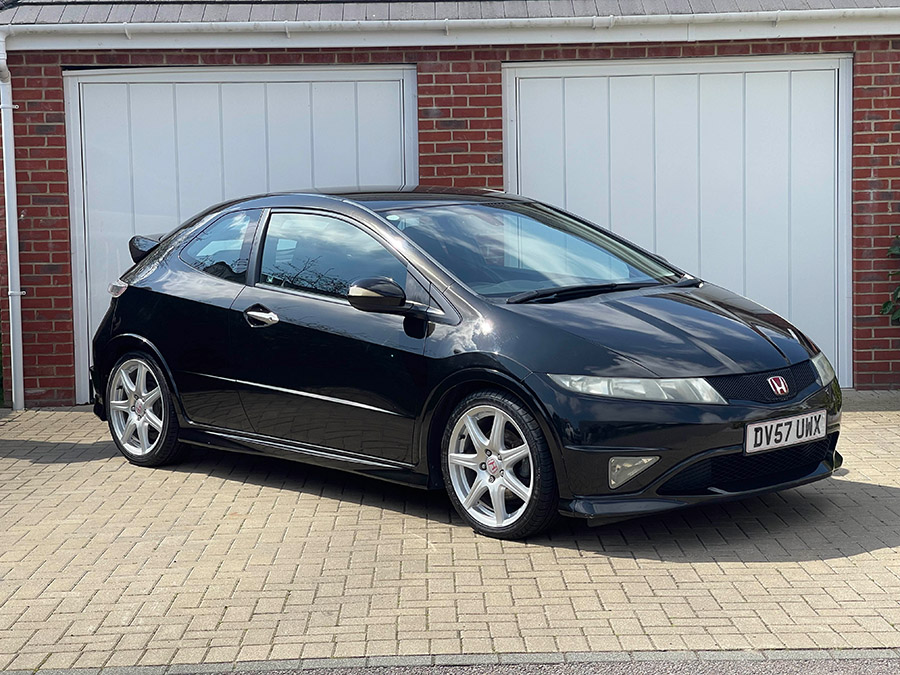 Honda Civic Type R FN2 vs Ford Focus ST Mk2 | Fast Car