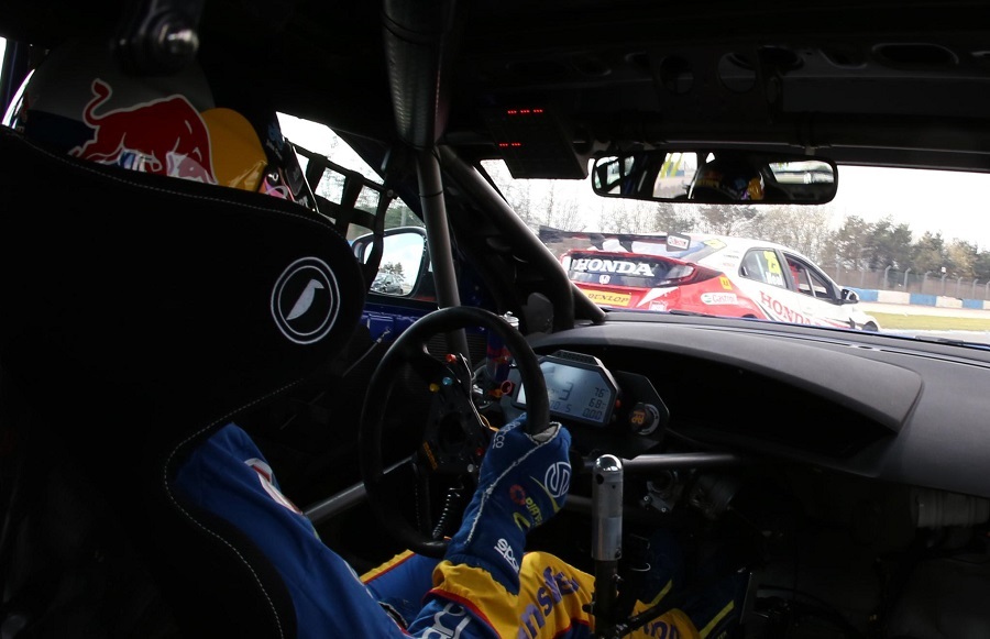 Best Dash Cam For Track Days - Fast Car