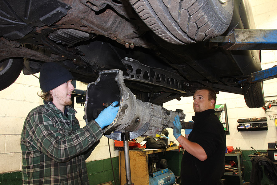 Car Clutch Problems And Warning Signs | Fast Car