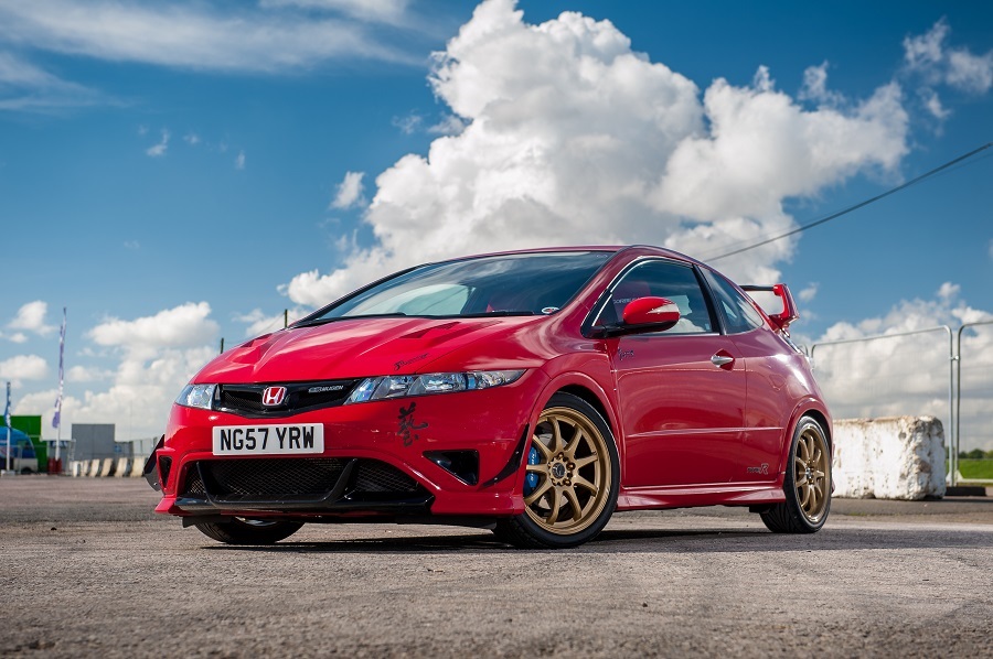 Honda Civic Type R FN2 vs Ford Focus ST Mk2 | Fast Car