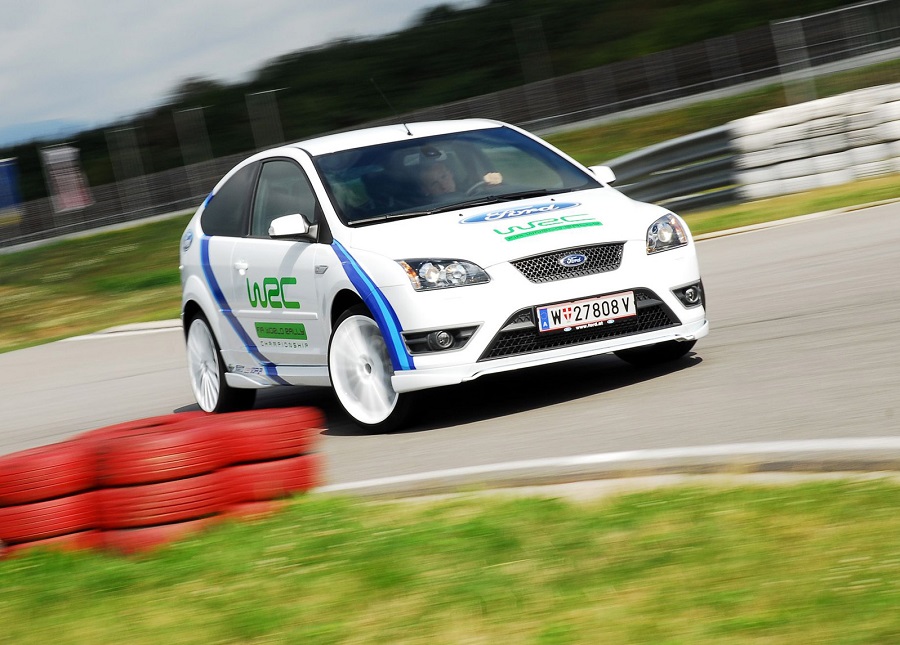 Honda Civic Type R FN2 vs Ford Focus ST Mk2 | Fast Car