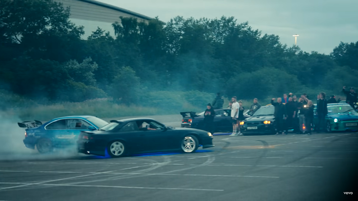 Calvin Harris 'Desire' Music Video - The Cars | Fast Car