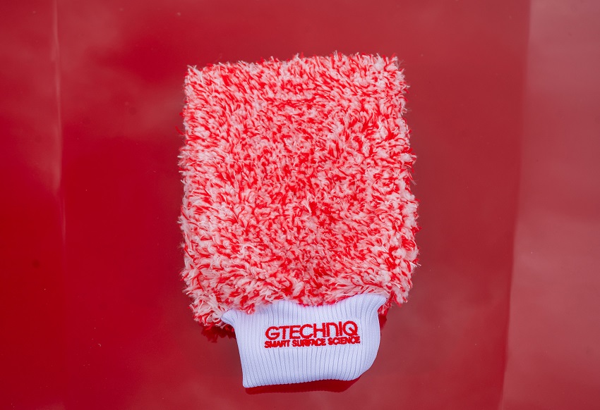Gtechniq WM2 Microfiber Mitt Review | Fast Car