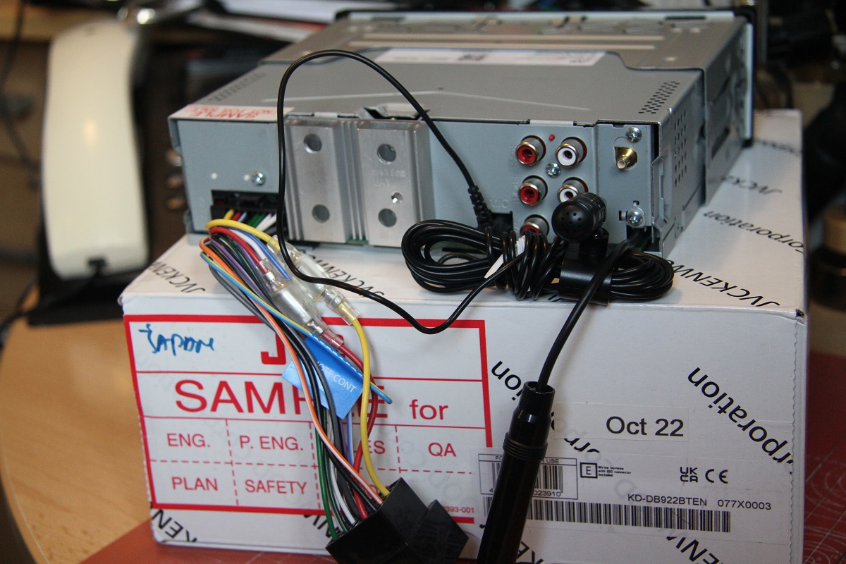 JVC KD-DB922BT Review | Fast Car