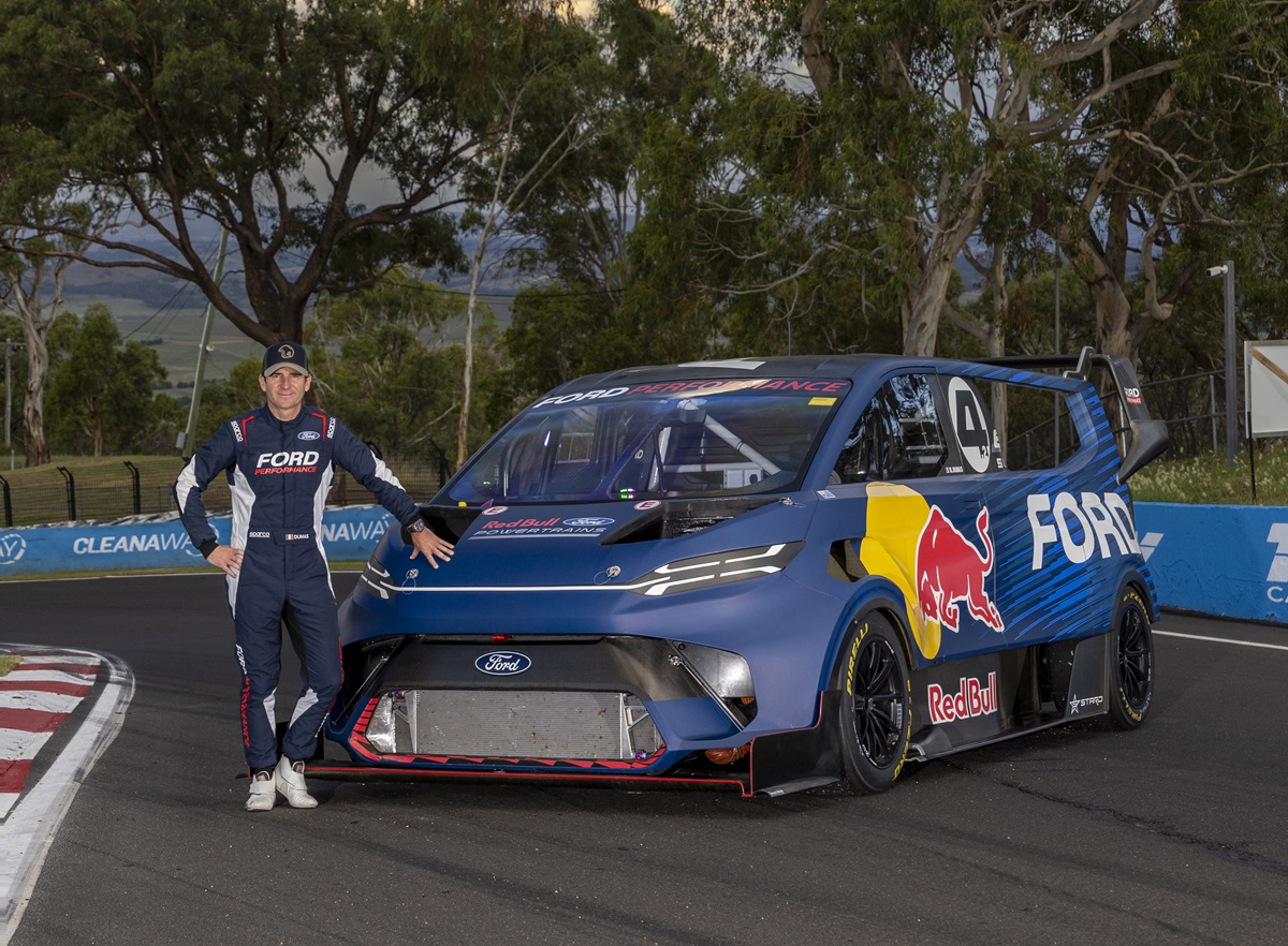 Ford SuperVan 4.2 Sets New Lap Record At Bathurst | Fast Car