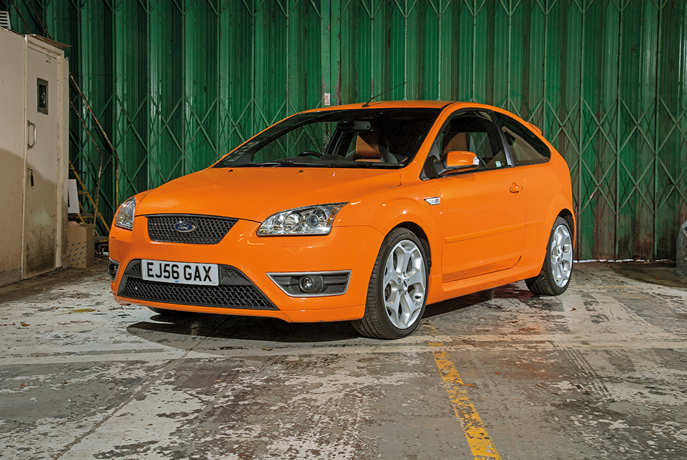 Honda Civic Type R FN2 vs Ford Focus ST Mk2 | Fast Car