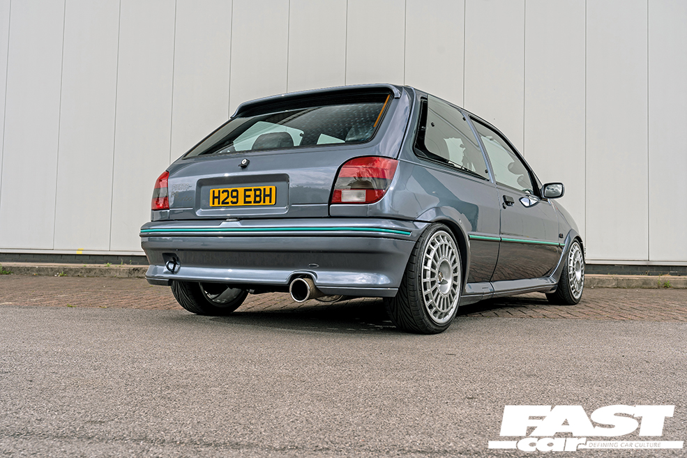 MODIFIED FORD FIESTA RS TURBO - Fast Car