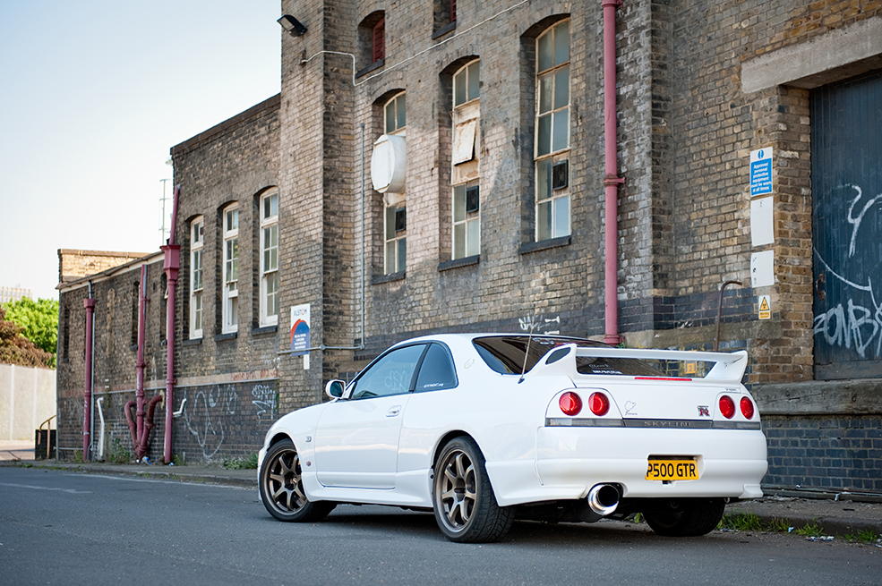 Nissan Skyline GT-R R33 Buyer's Guide | Fast Car