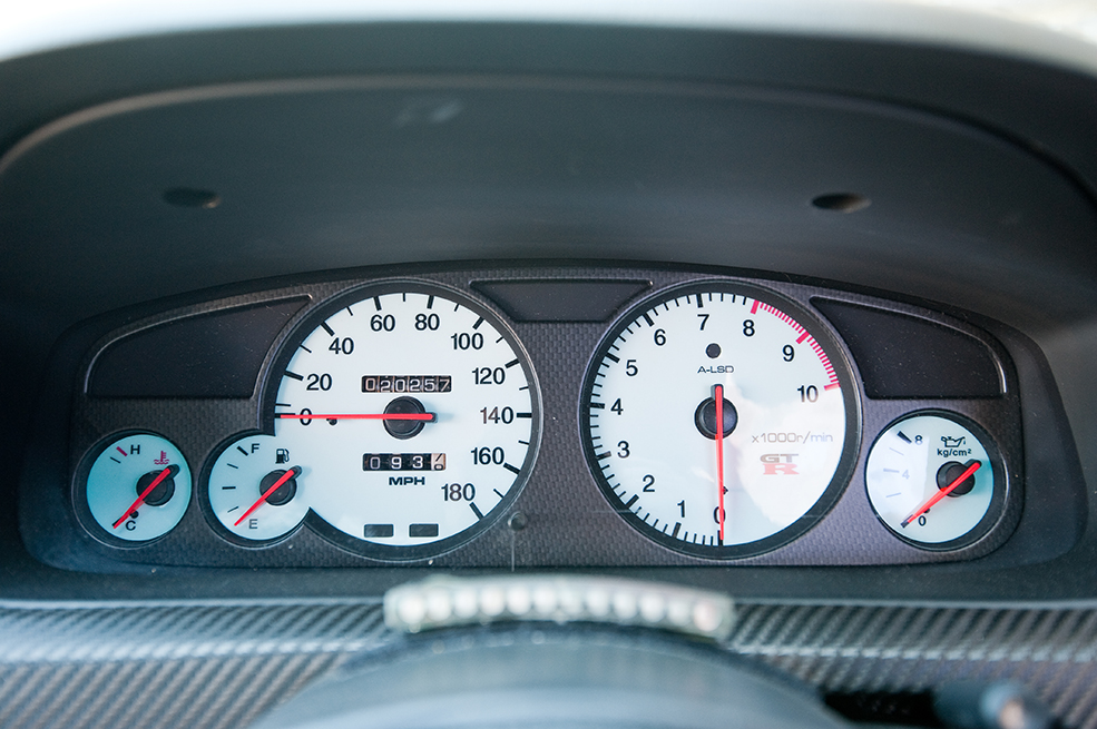 Nissan Skyline GT-R R33 Buyer's Guide | Fast Car